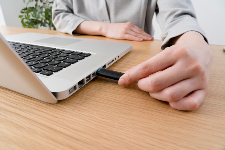 USBメモリの廃棄・処分方法は？メモリ・データの削除方法も解説｜もっとオフィスを快適に、もっとビジネスを効率的に！